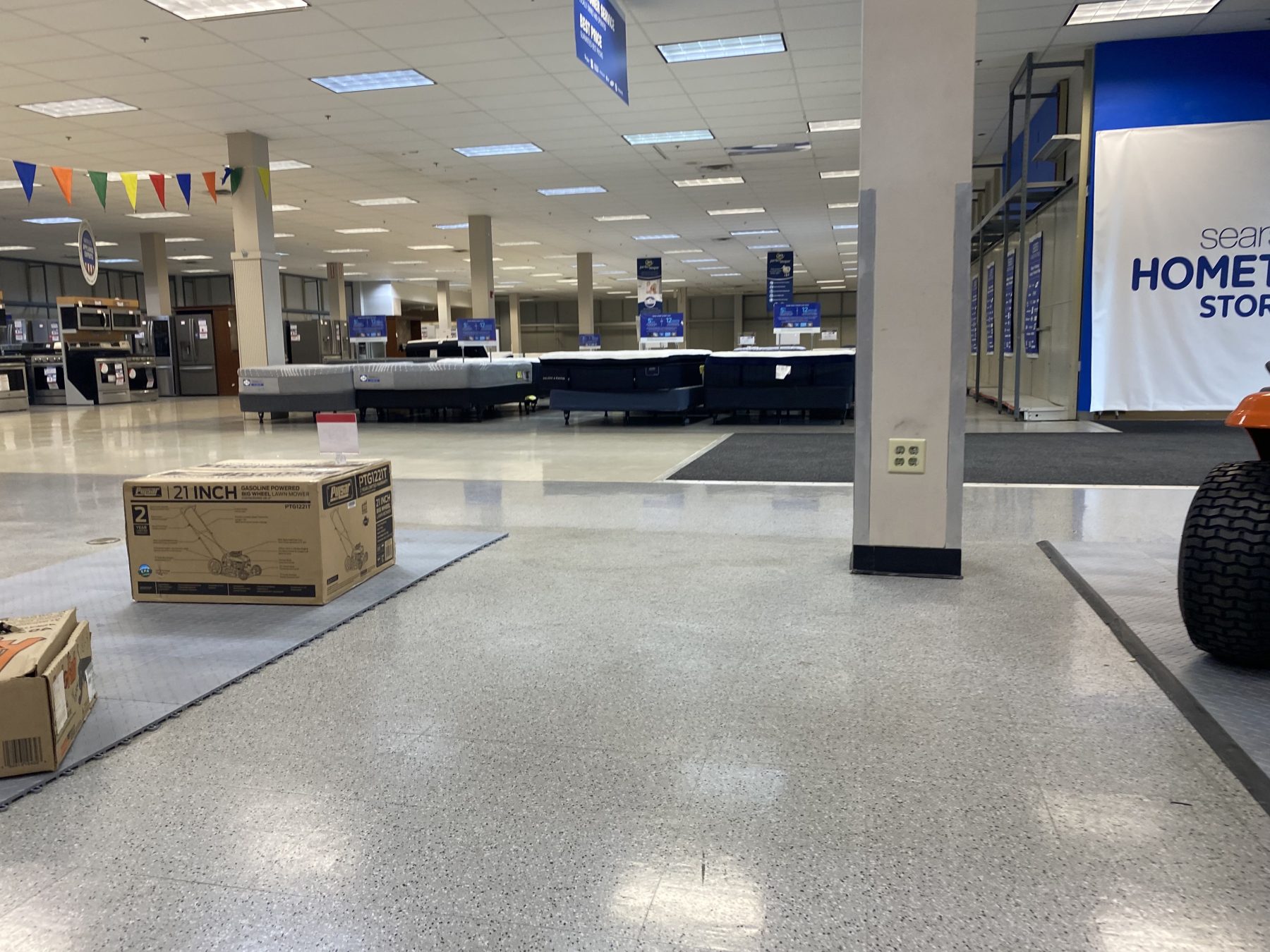 Zombie Sears Pasadena Texas: All stocked up, with no one to shop ...