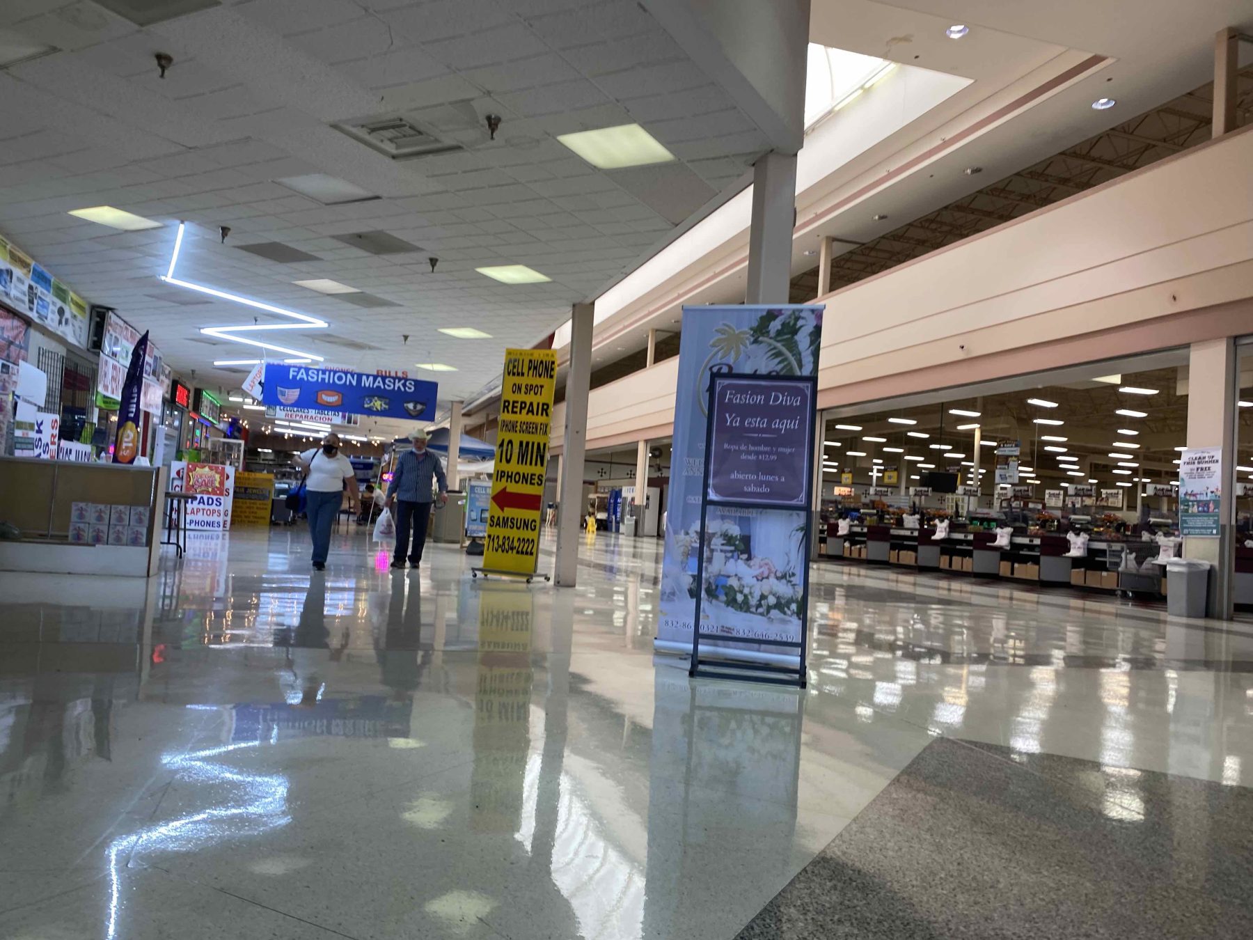 Part 1: Auchan comes to Texas and brings a Mall – Houston Historic Retail