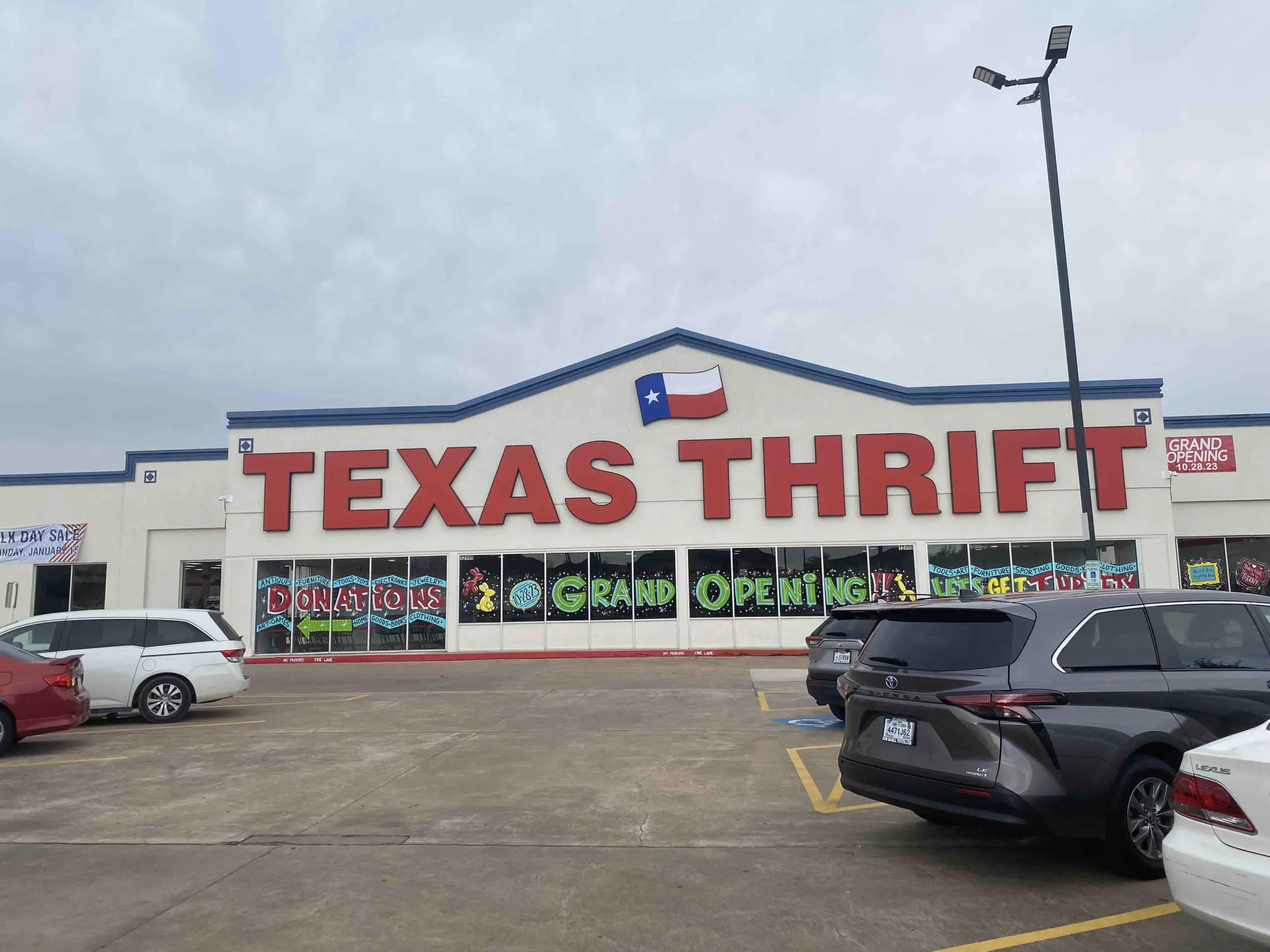 Visiting the first new thrift store on Westheimer, Texas Thrift ...